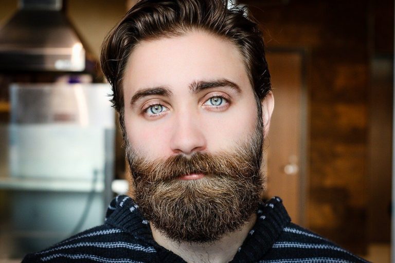 Lo apropiado y conveniente que es el tinturar una barba con henna